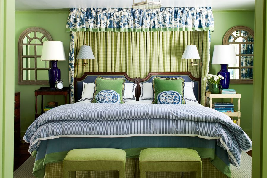 Interior Design for an Old House That Creatively Blends Old and New