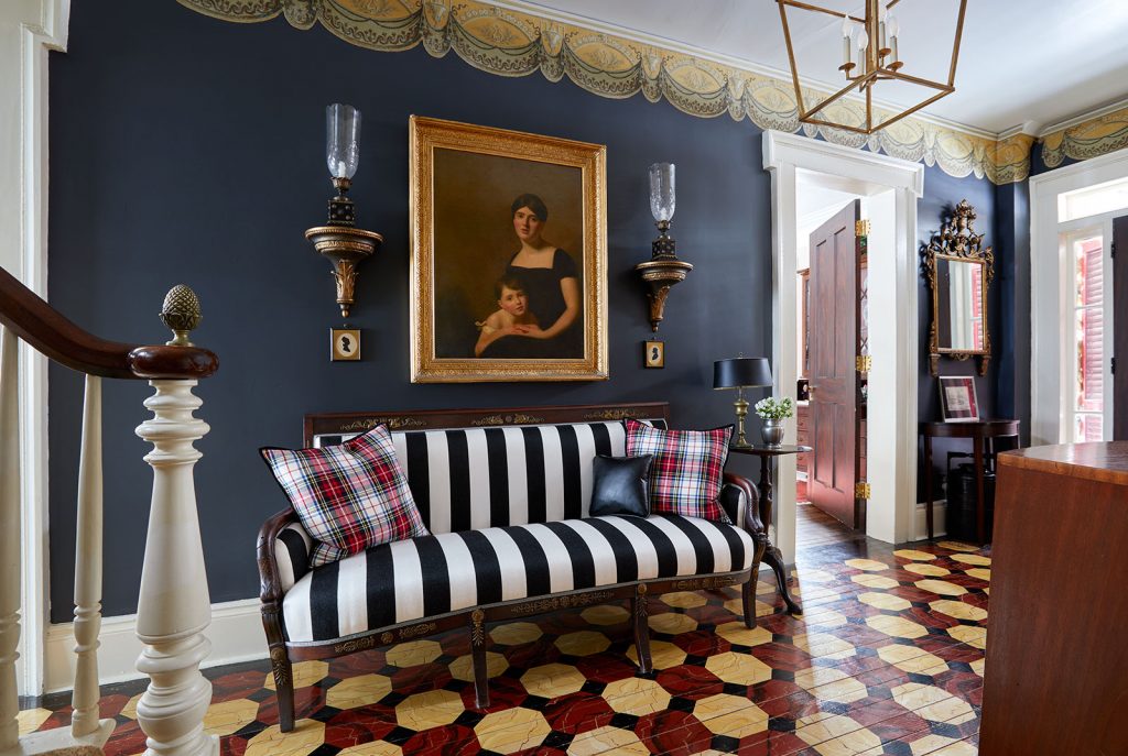 Interior Design for an Old House That Creatively Blends Old and New